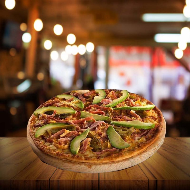 Disfruta de Pizza Azteca con Frijol, Champiñón, Cebolla, Tocino, Chorizo.