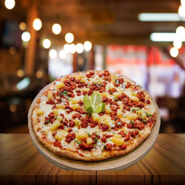 Disfruta de Pizza pastor con Carne enchilada, Cebolla y Piña